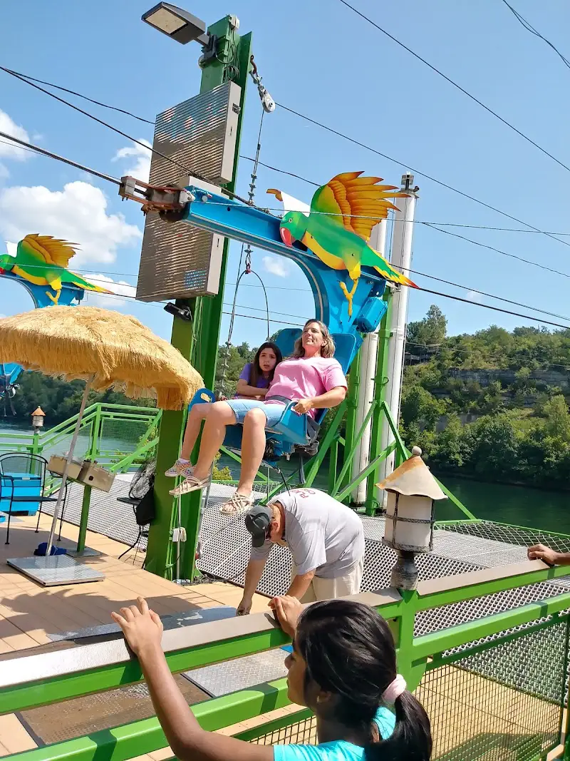 Parakeet Pete's Waterfront Zipline - Exploding Travel